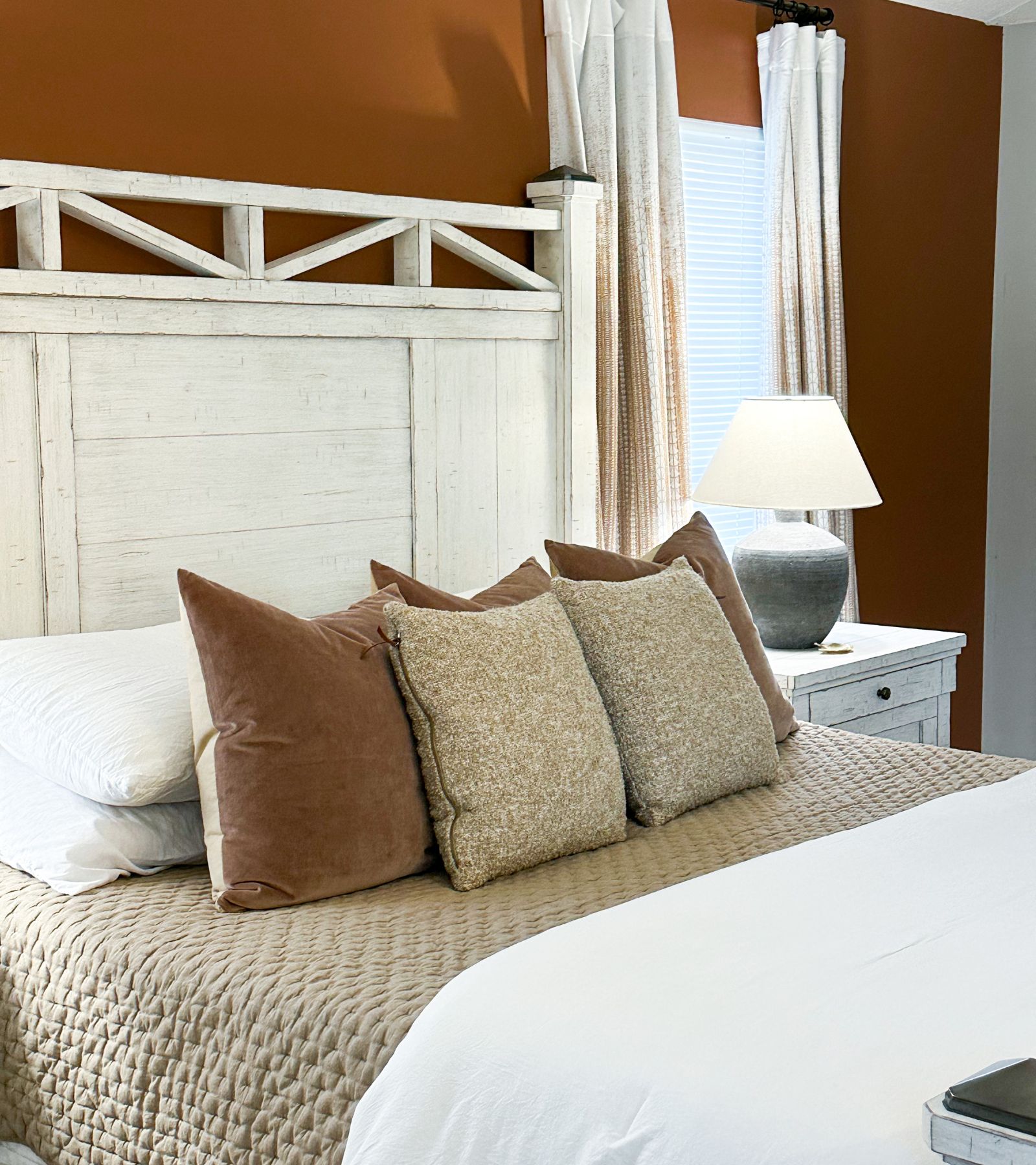 Ultimate Guide on Styling a King Bed (Make Your Bed Look Luxurious ...