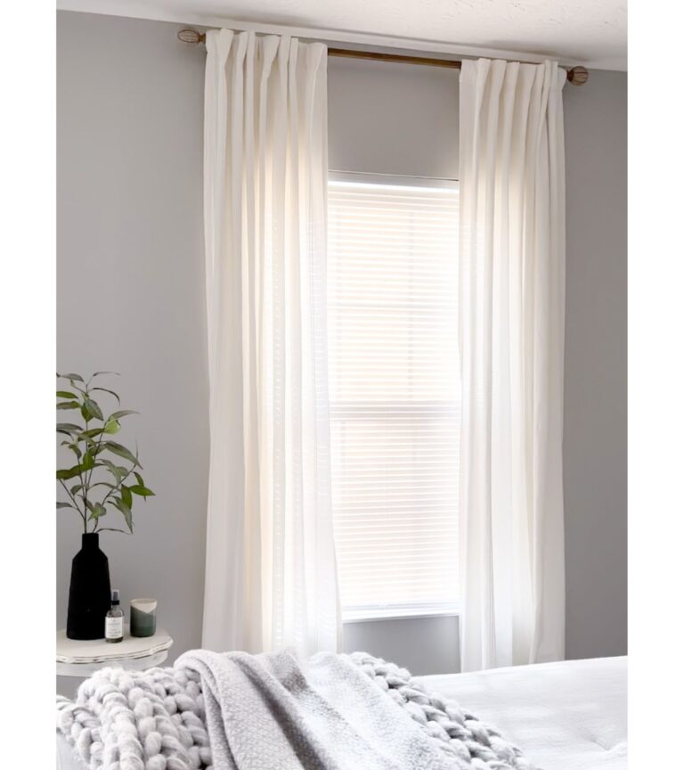 42 Extremely Thoughtful Guest Room Essentials That Will Make Your ...