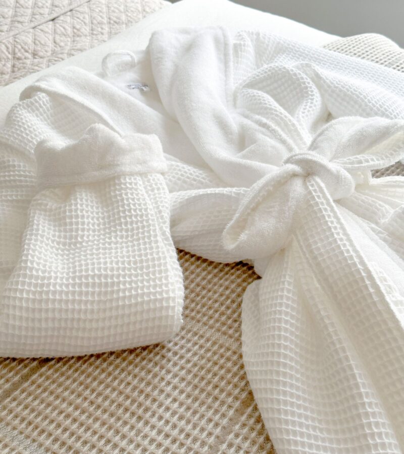 42 Extremely Thoughtful Guest Room Essentials That Will Make Your ...