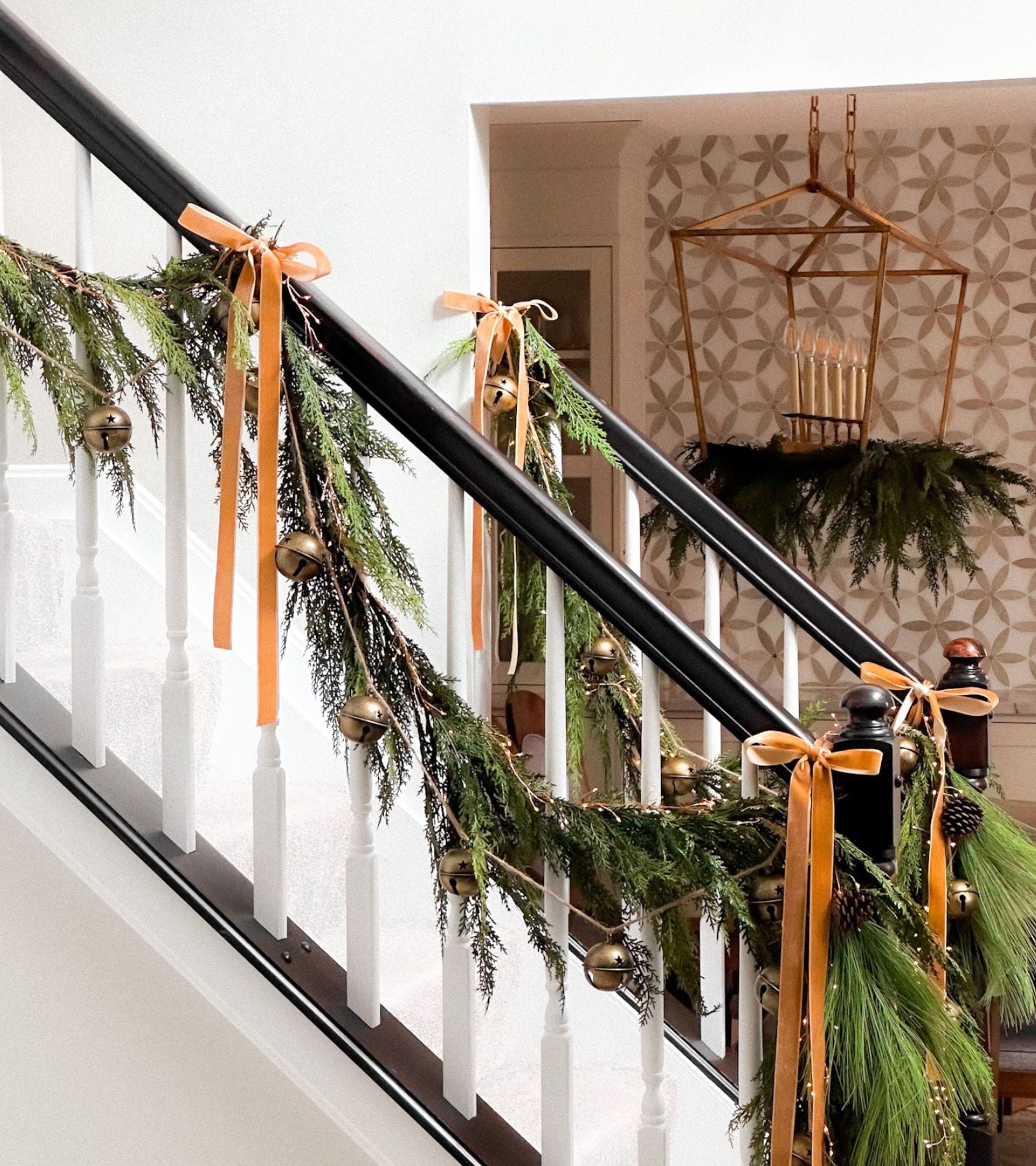 The Best Faux Christmas Garland That Your Guests Will Think Is Real ...