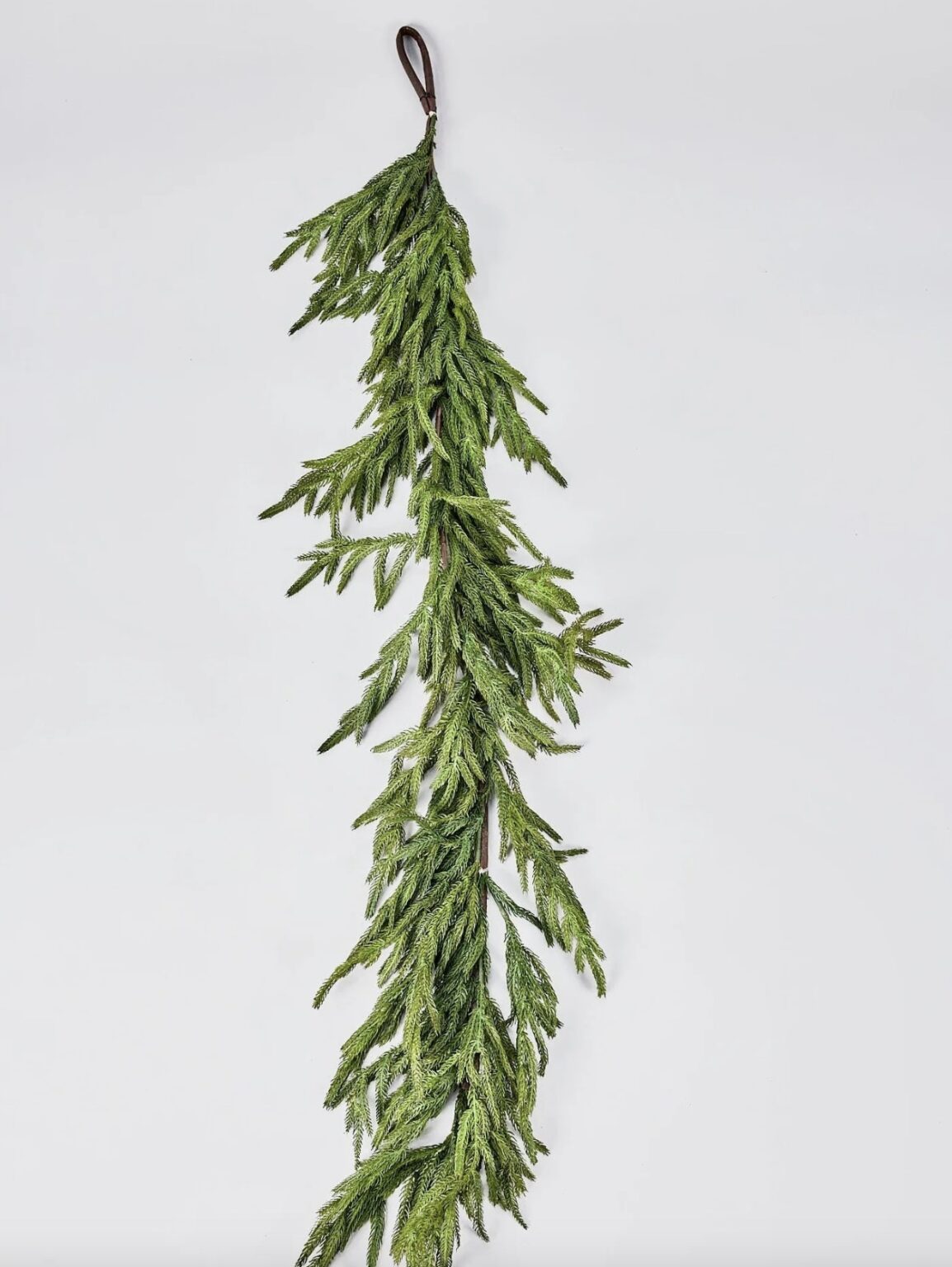The Best Faux Christmas Garland That Your Guests Will Think Is Real ...