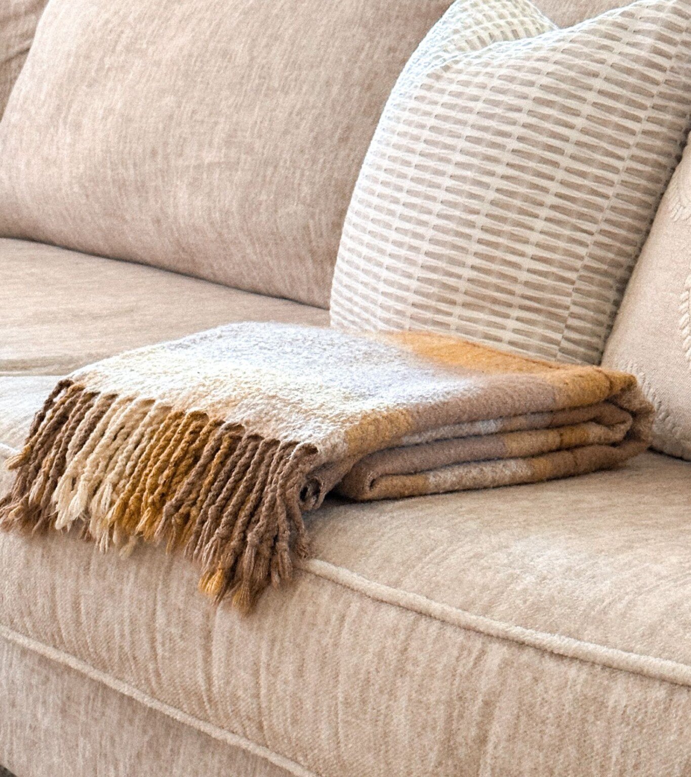 9 Cozy & Cuddly Ways to Style a Throw Blanket on a Couch - Home By Alley