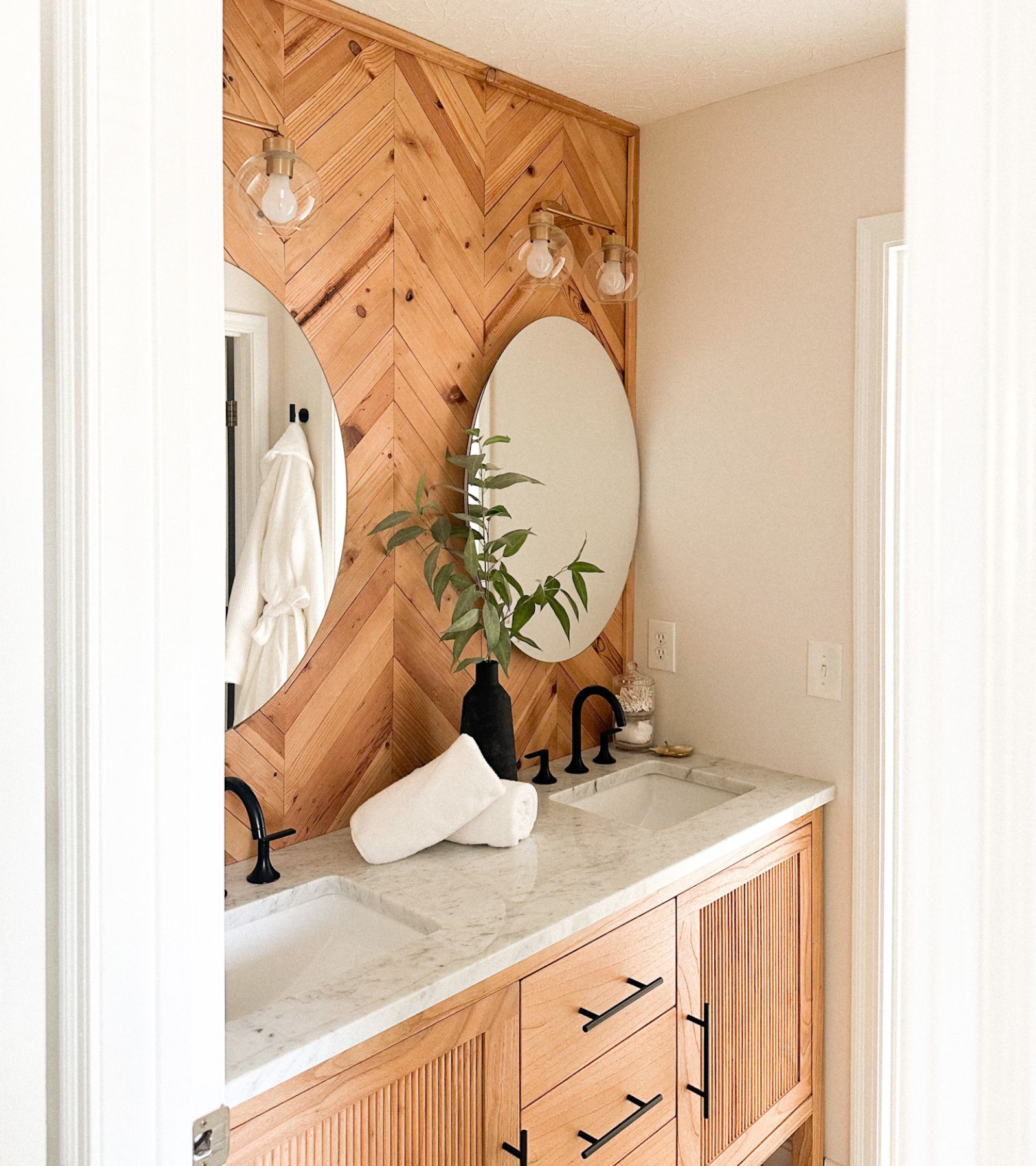 Must-Have Guest Bathroom Essentials To Win Host of the Year - Home By Alley