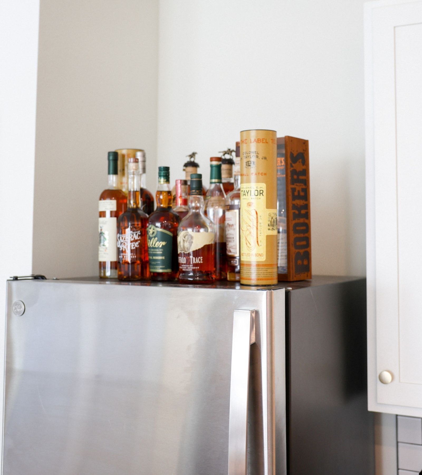 4 Extremely Cute Ways To Maximize Your Small Apartment With Fridge ...